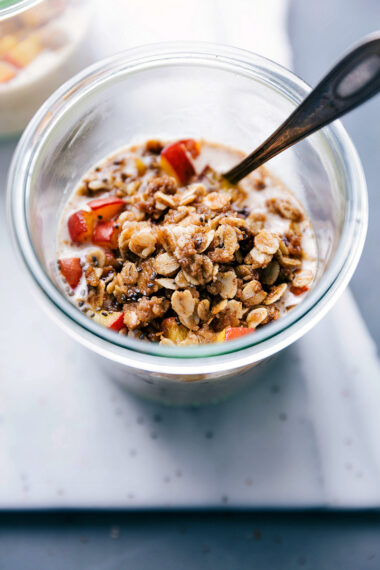 Peach Overnight Oats (With a Streusel Topping!) - Chelsea's Messy Apron