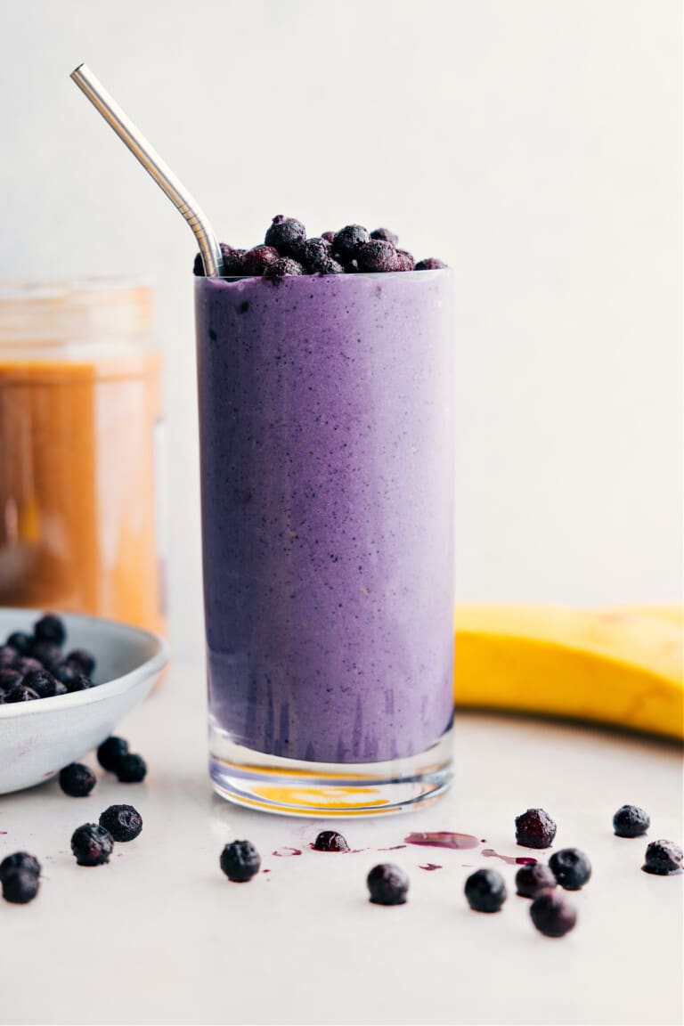 Blueberry Smoothie Recipe (Only 4 Ingredients!) - Chelsea's Messy Apron