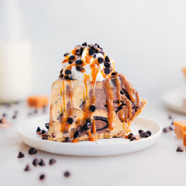 Ice Cream Pie {3-Ingredients!} - Chelsea's Messy Apron